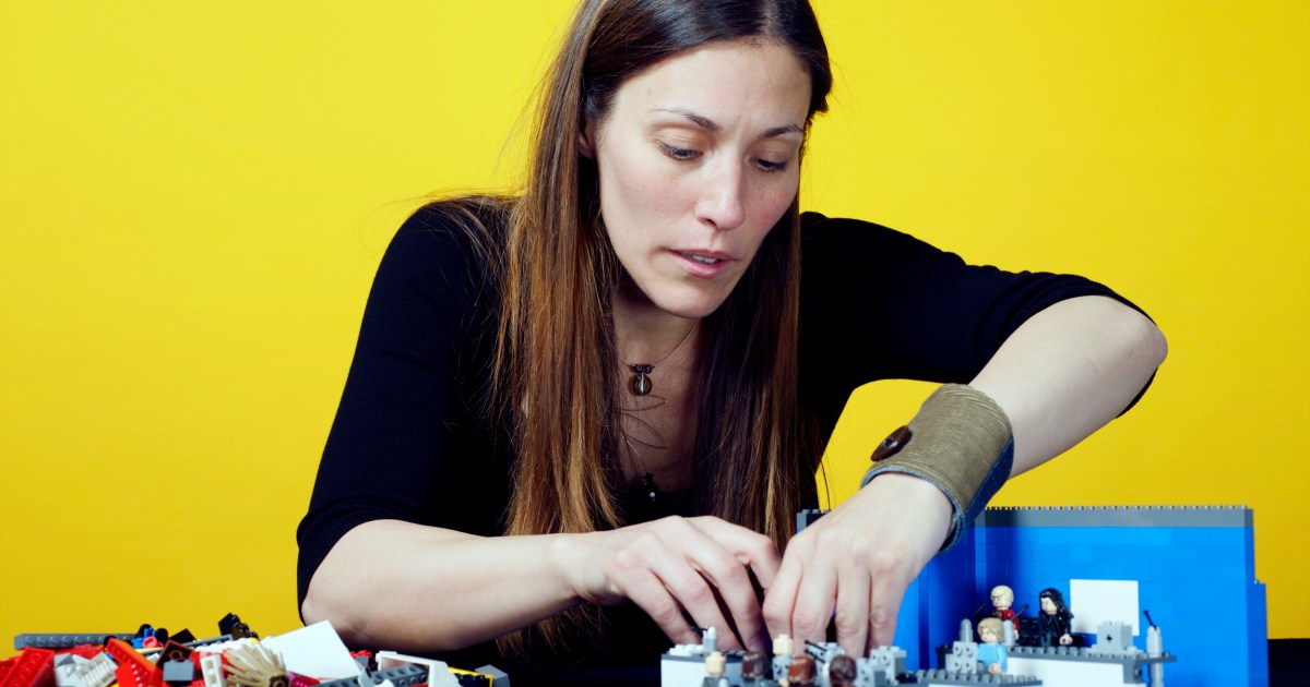 Michèle Goyette, caricaturiste en Lego