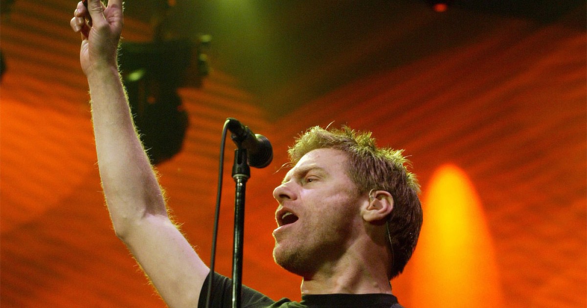 Bryan Adams a signé son premier contrat de disque pour 1$