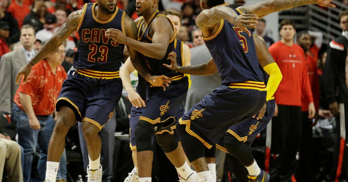 LeBron James sauve les Cavaliers… et remet son coach à sa place