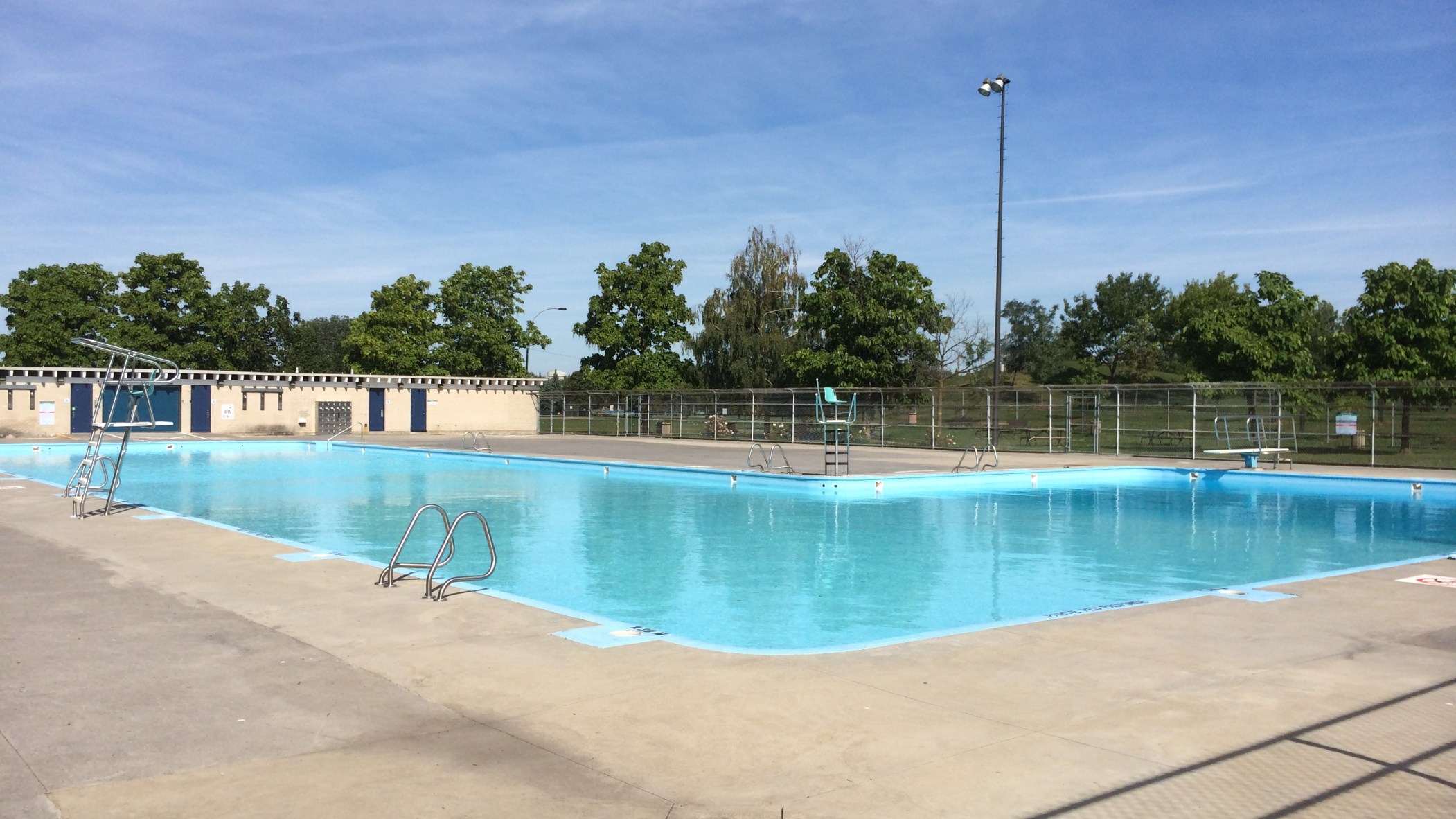 La piscine Jarry ouverte le matin