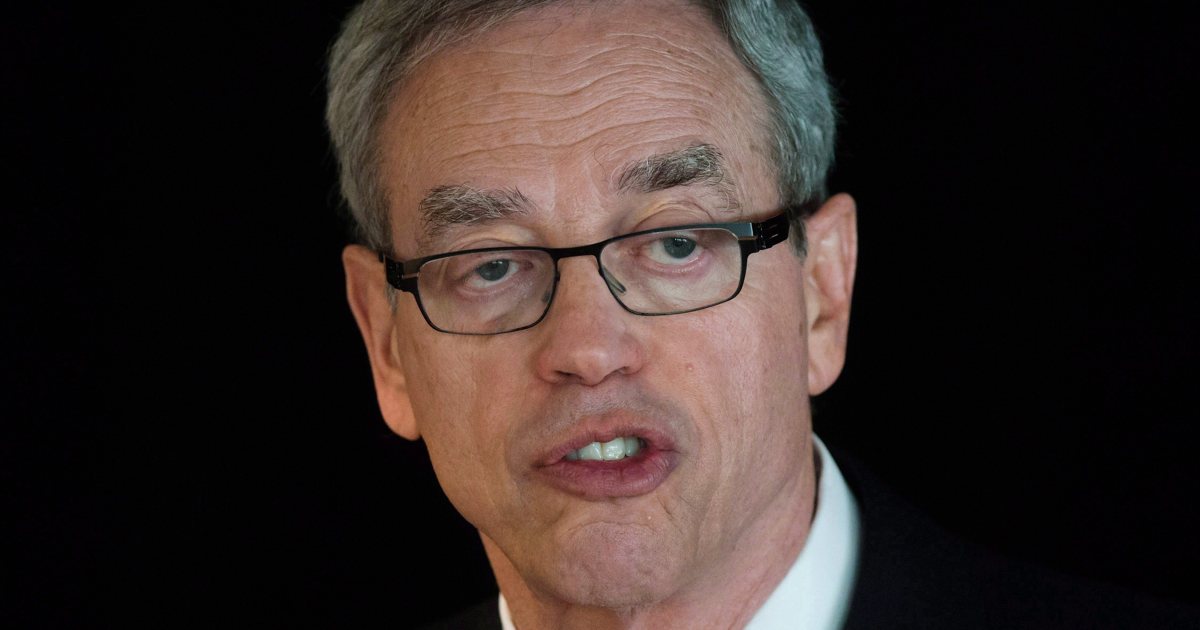 Joe Oliver maintient qu'il n'y a pas de récession