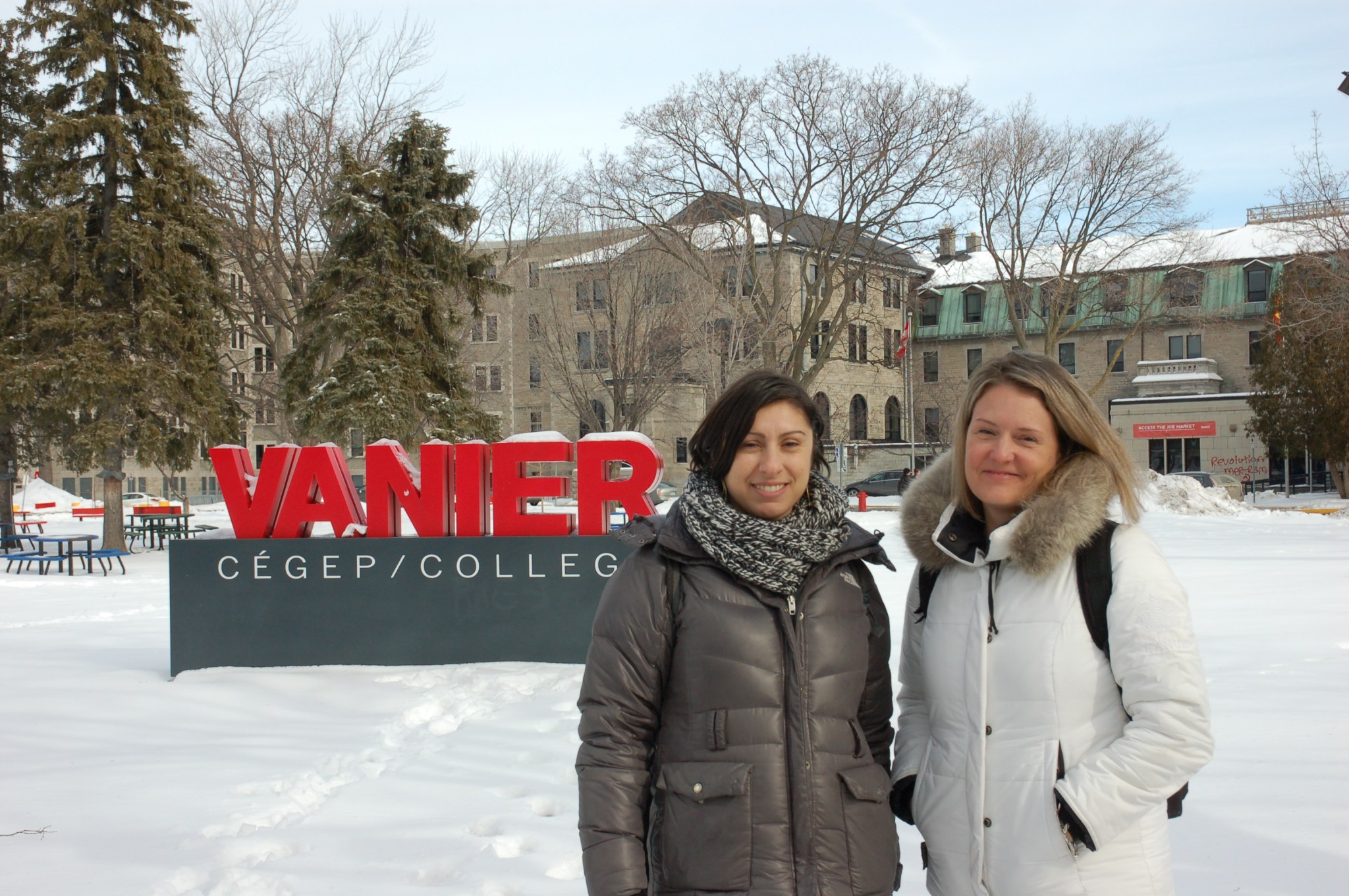 Refugees learning French through interaction not textbooks