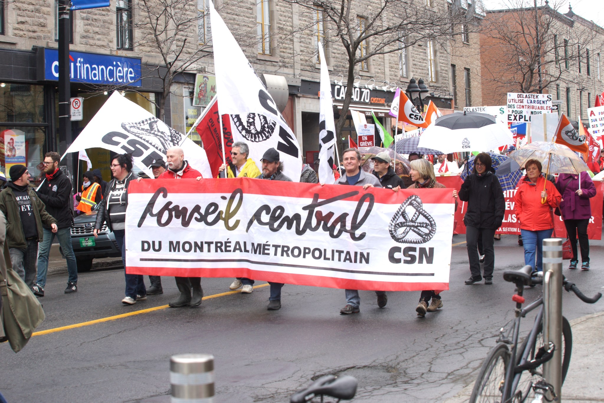 Une manifestation festive pour de meilleures conditions de travail