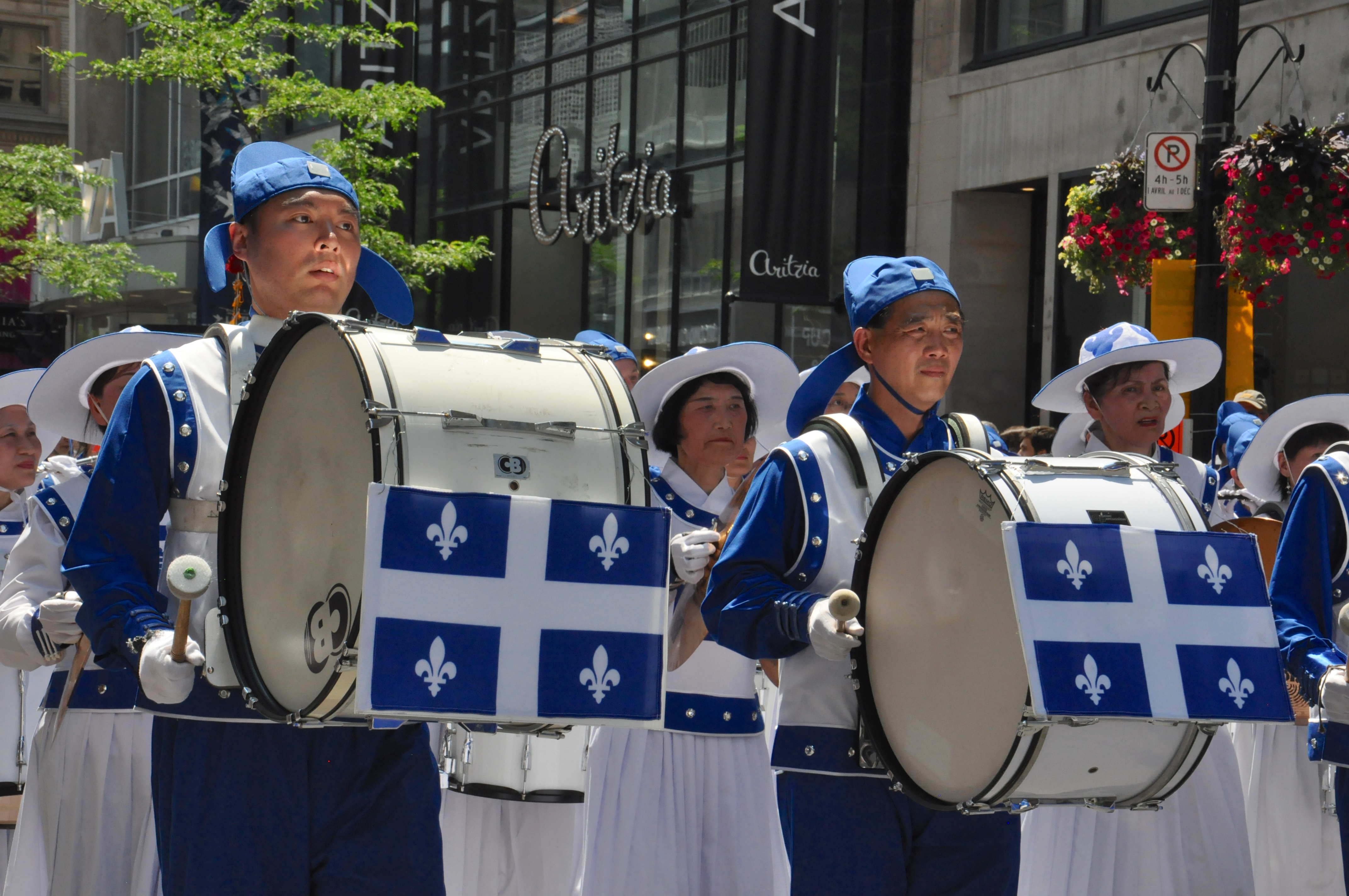 En photos: le défilé de la Saint-Jean