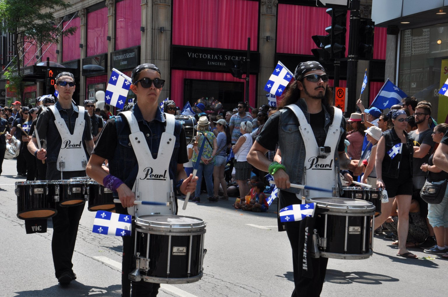 En photos: le défilé de la Saint-Jean