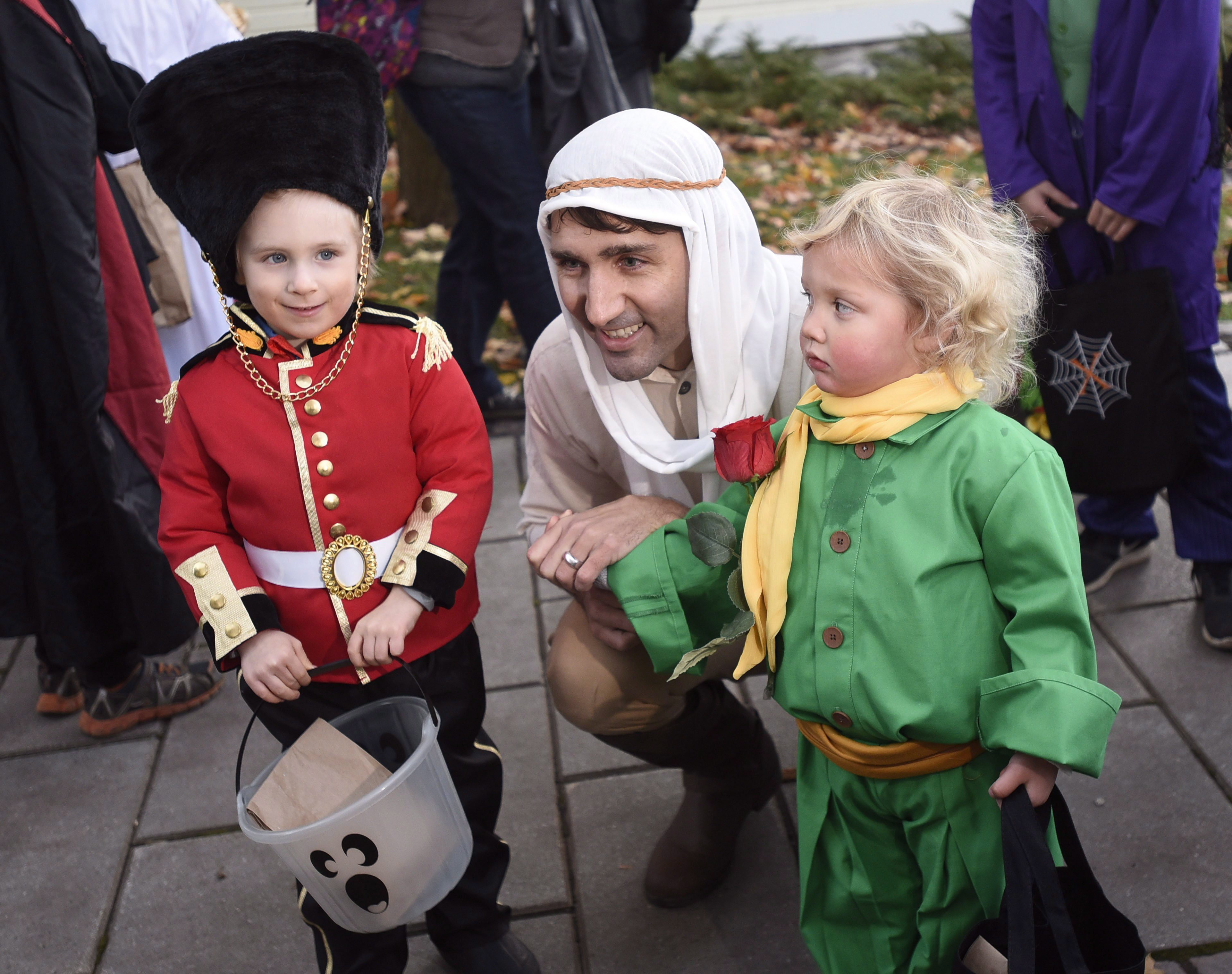 [Photos] Justin Trudeau et son fils Hadrien se sont inspirés du Petit ...