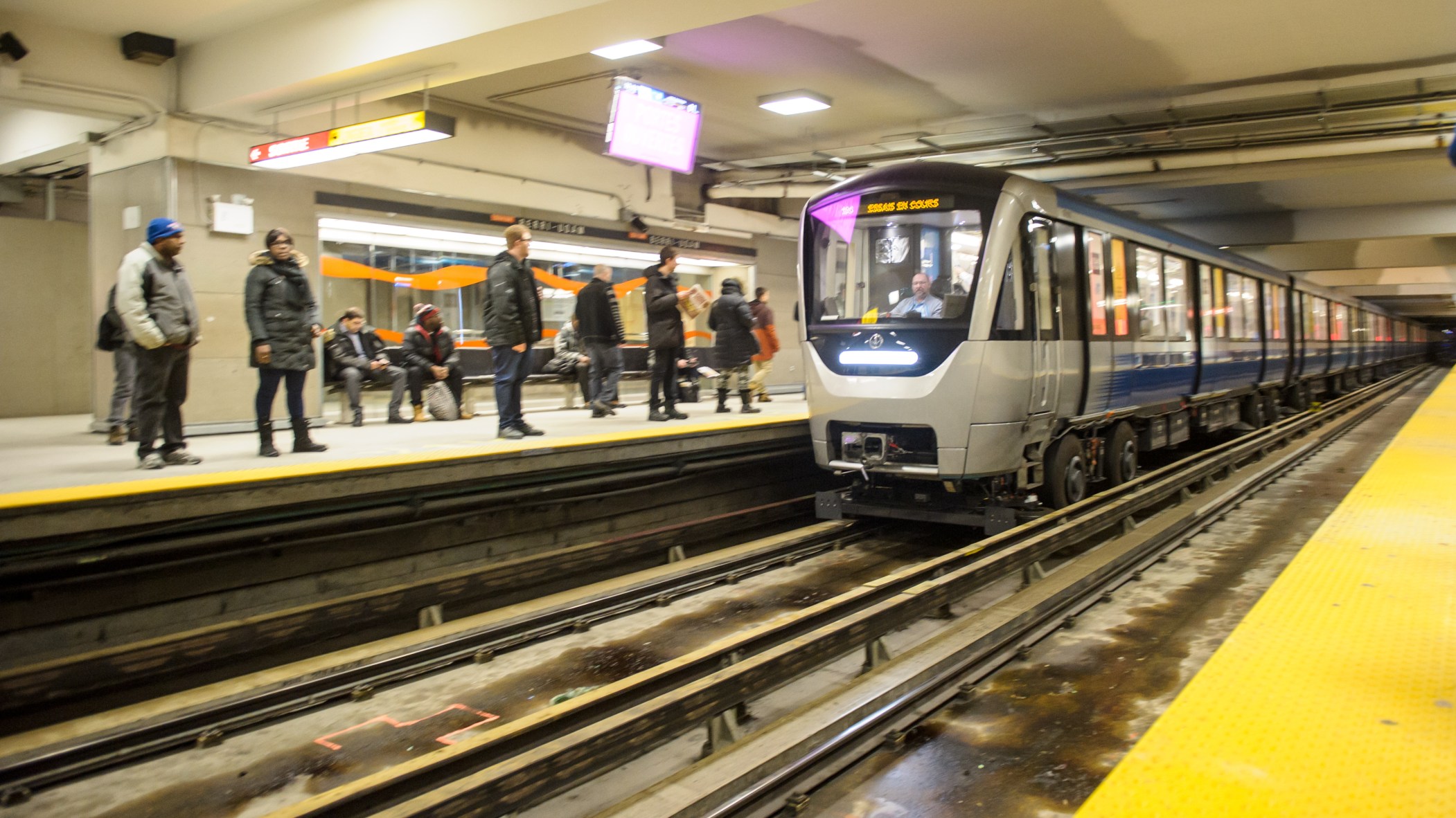 Un train Azur sur la ligne verte cet été