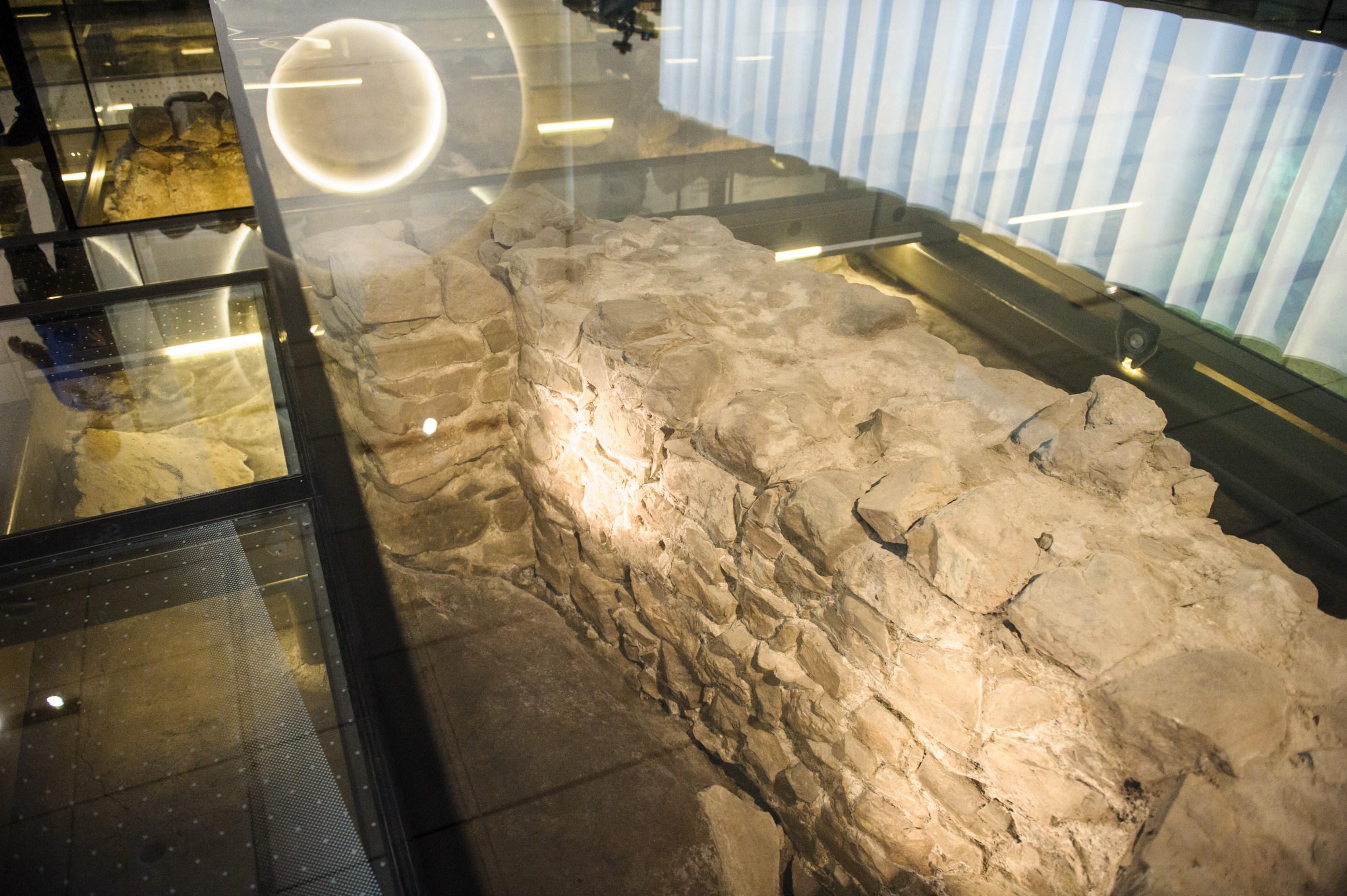 [PHOTOS] Au coeur des fondations du Fort Ville-Marie