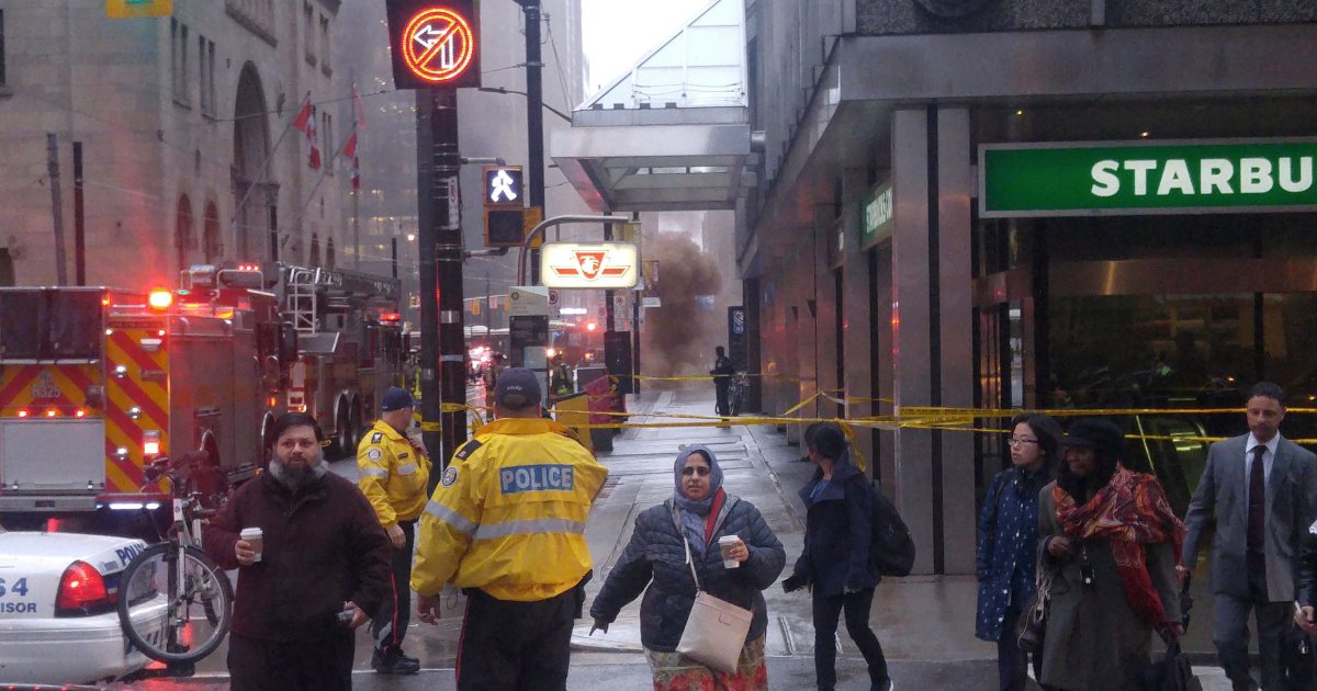 Déflagrations et fumée suspecte au centre-ville de Toronto à l’heure de ...