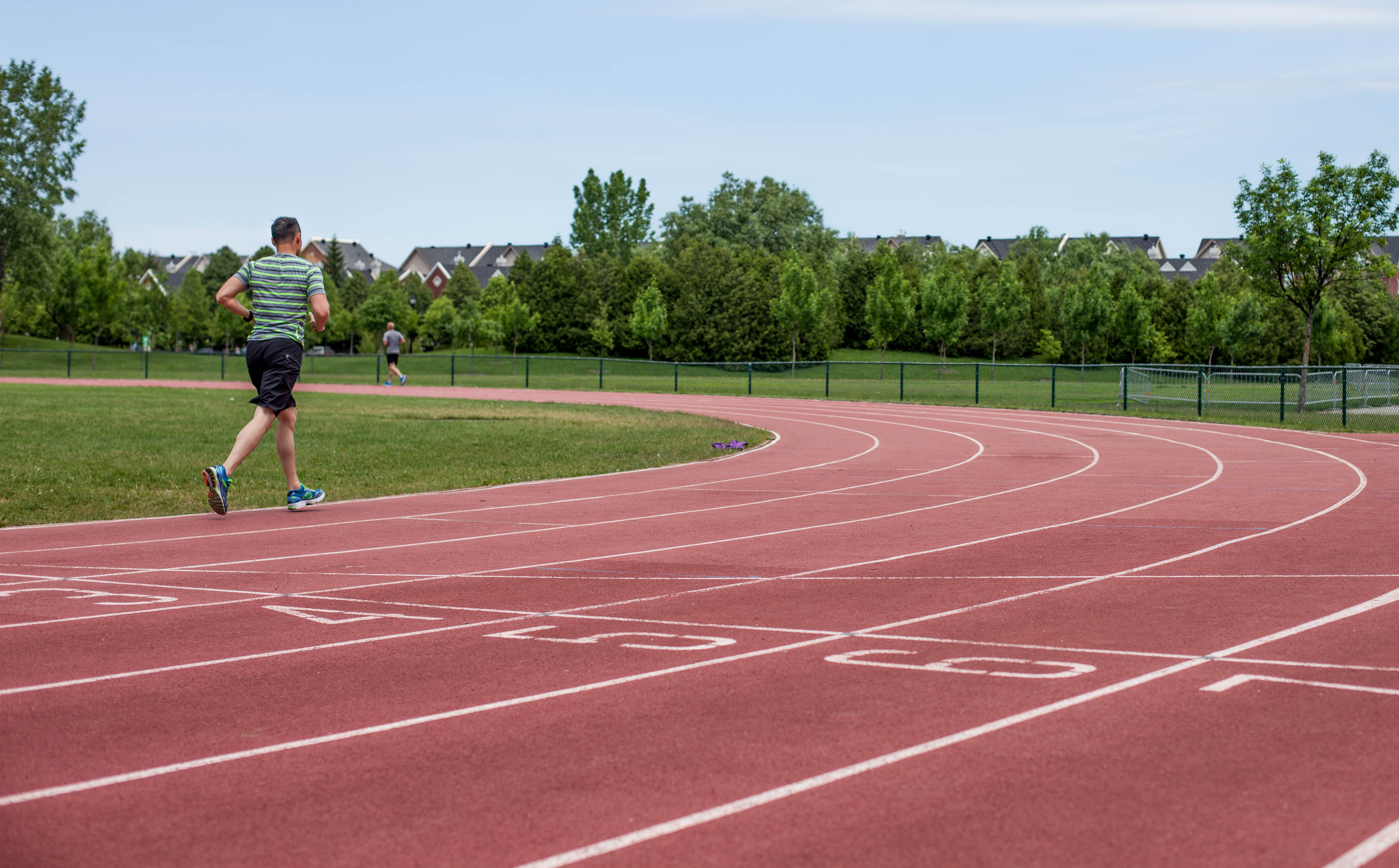 La piste d'athlétisme de Saint-Laurent rénovée