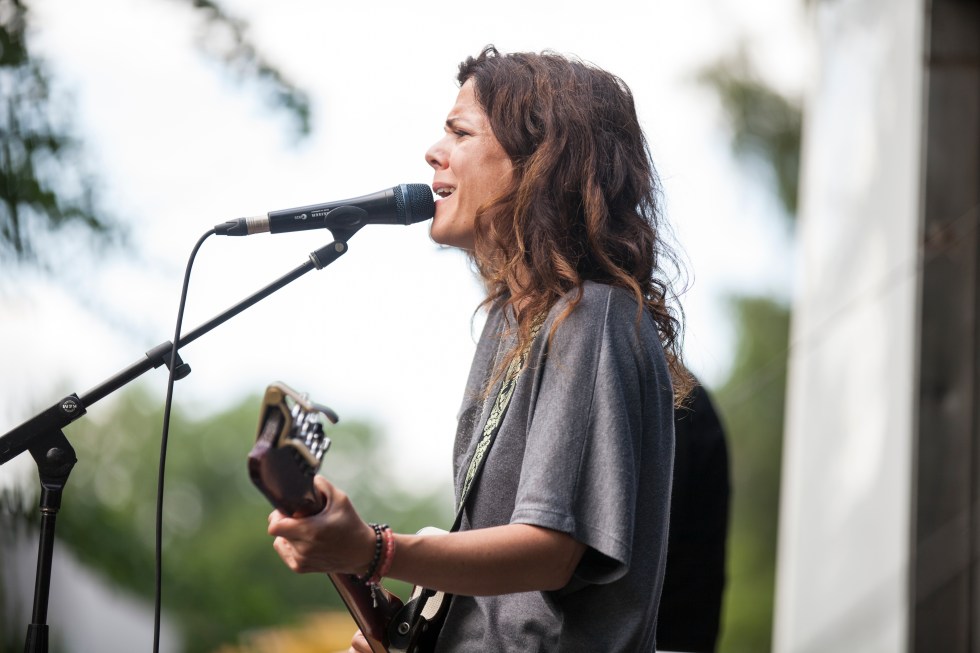 Catherine Durand et sa guitare à LaSalle