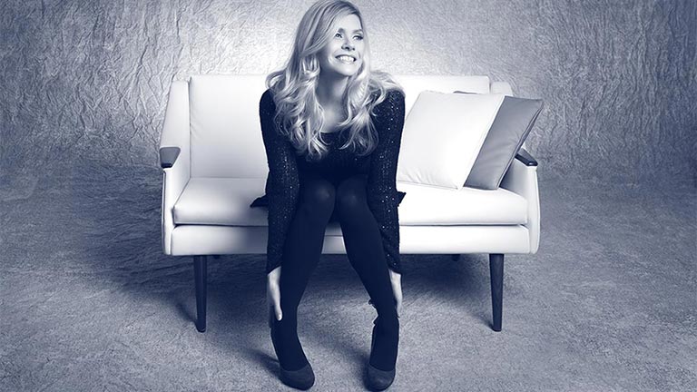 La chanteuse Andrea Lindsay revisite le répertoire francophone