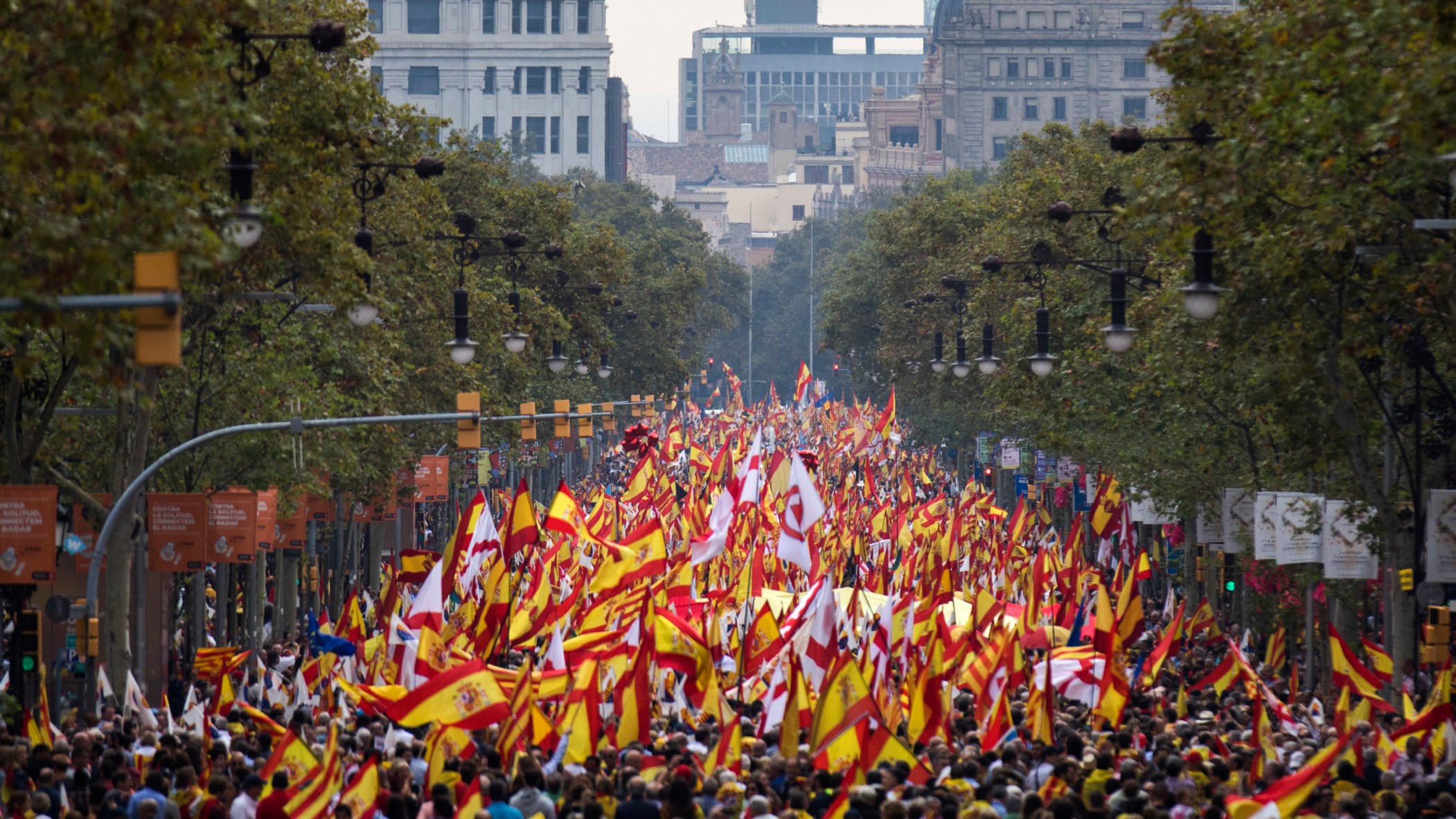 Les anti-indépendantistes manifestent à Barcelone pour la fête ...