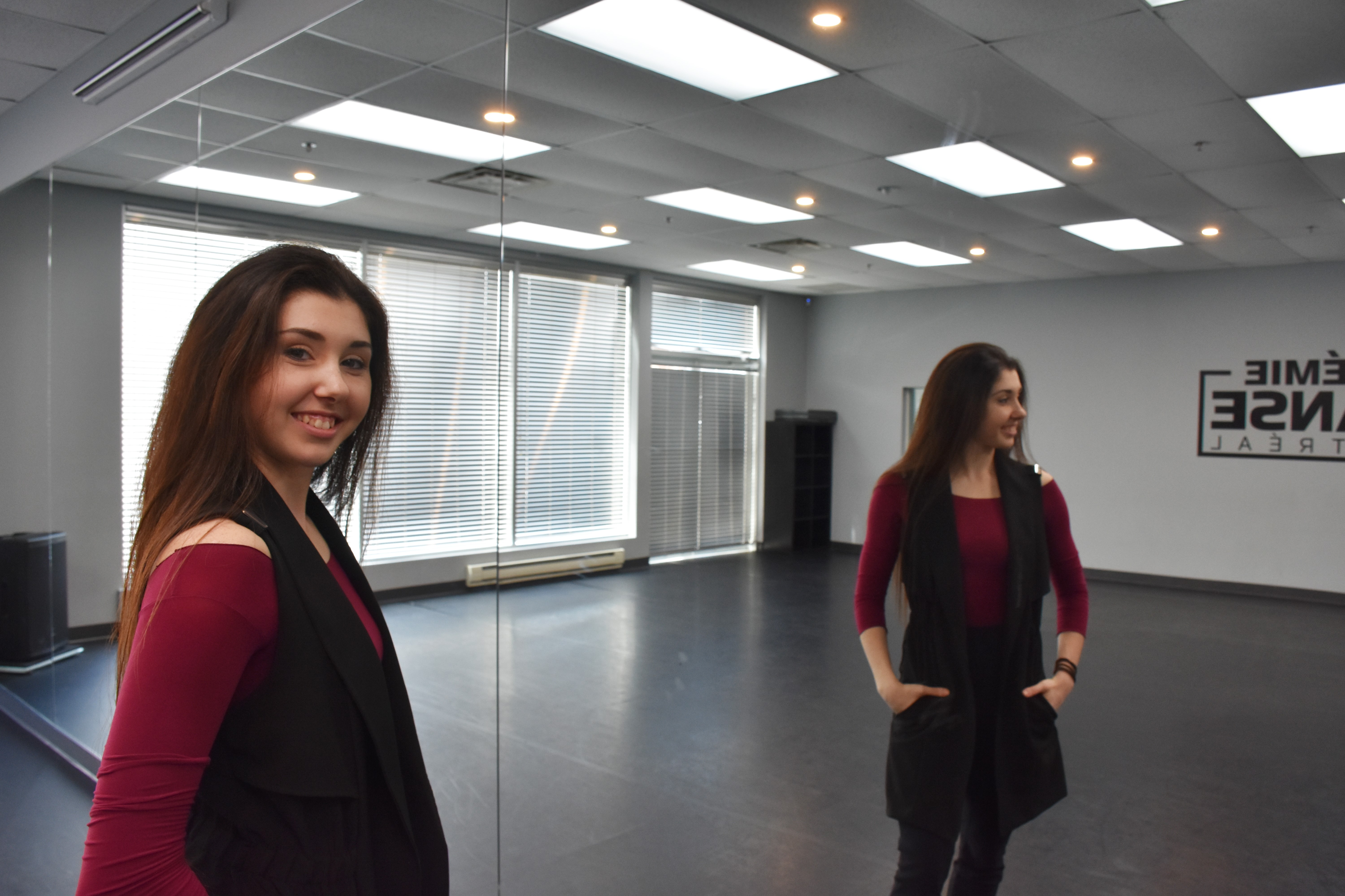 Une danseuse locale à Révolution