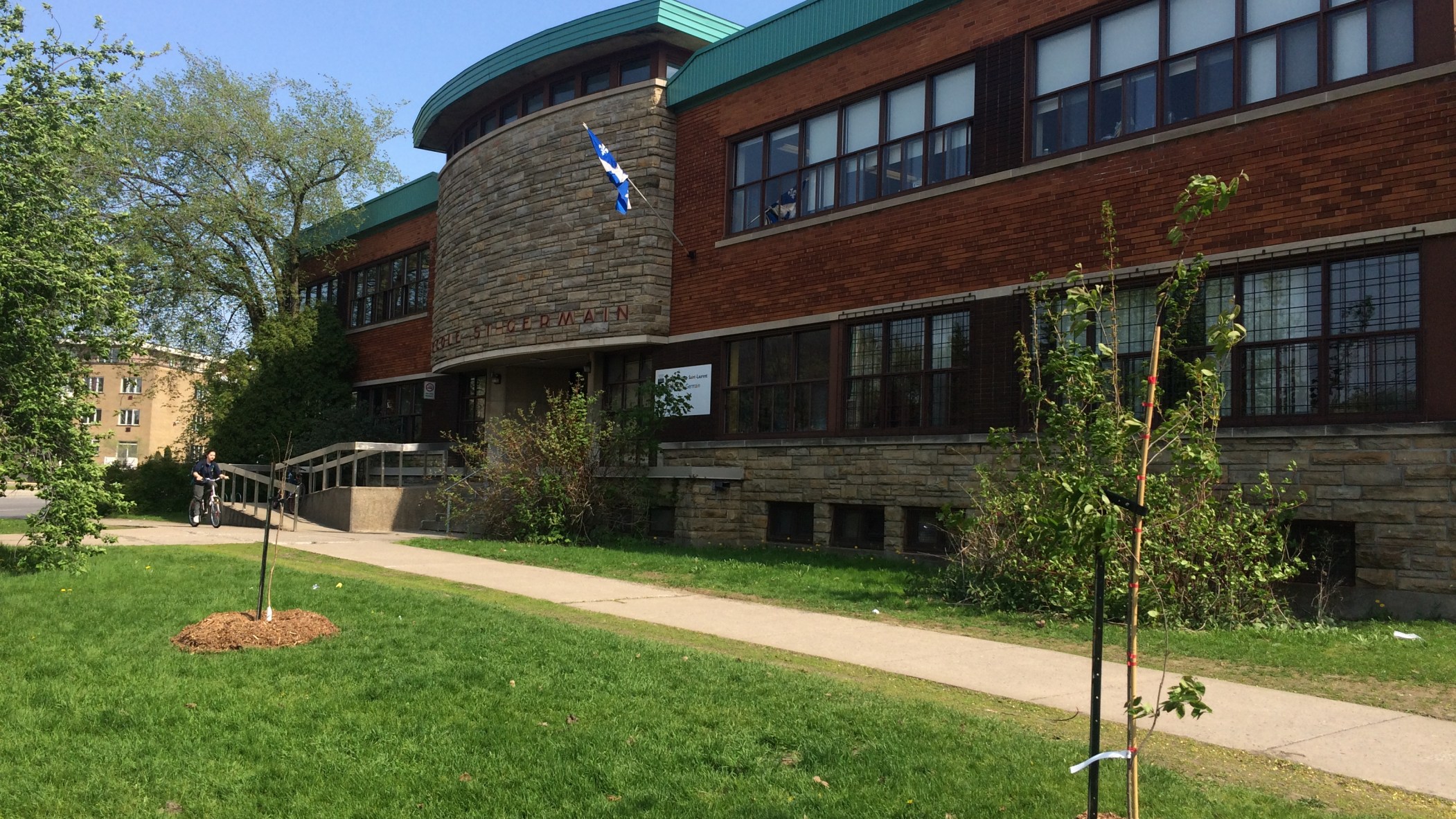 Bulletins stables pour deux écoles secondaires de Saint-Laurent
