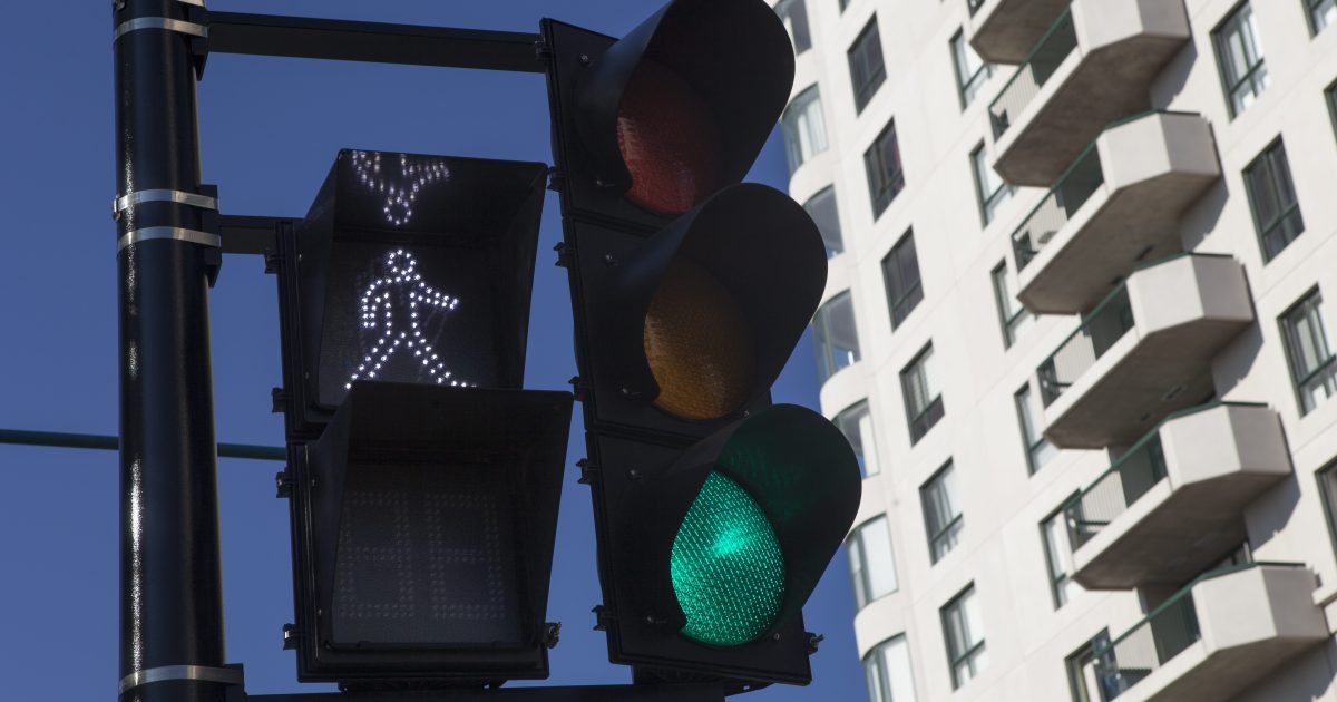 De nouveaux feux de circulation pour piétons