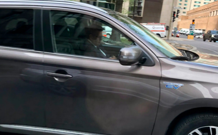 Denis Coderre reçoit une amende pour cellulaire au volant