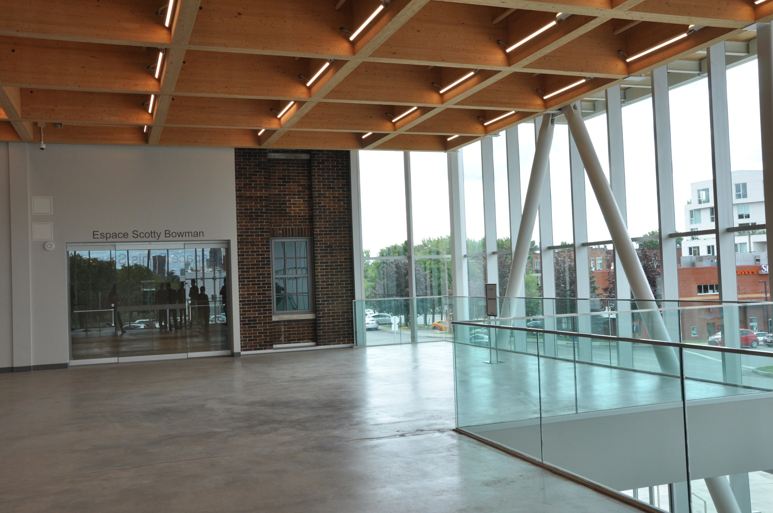 Auditorium de Verdun: des légendes du hockey honorées à l'inauguration