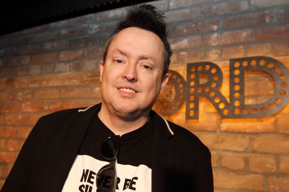 Atteint de la COVID-19, Mike Ward reporte des spectacles