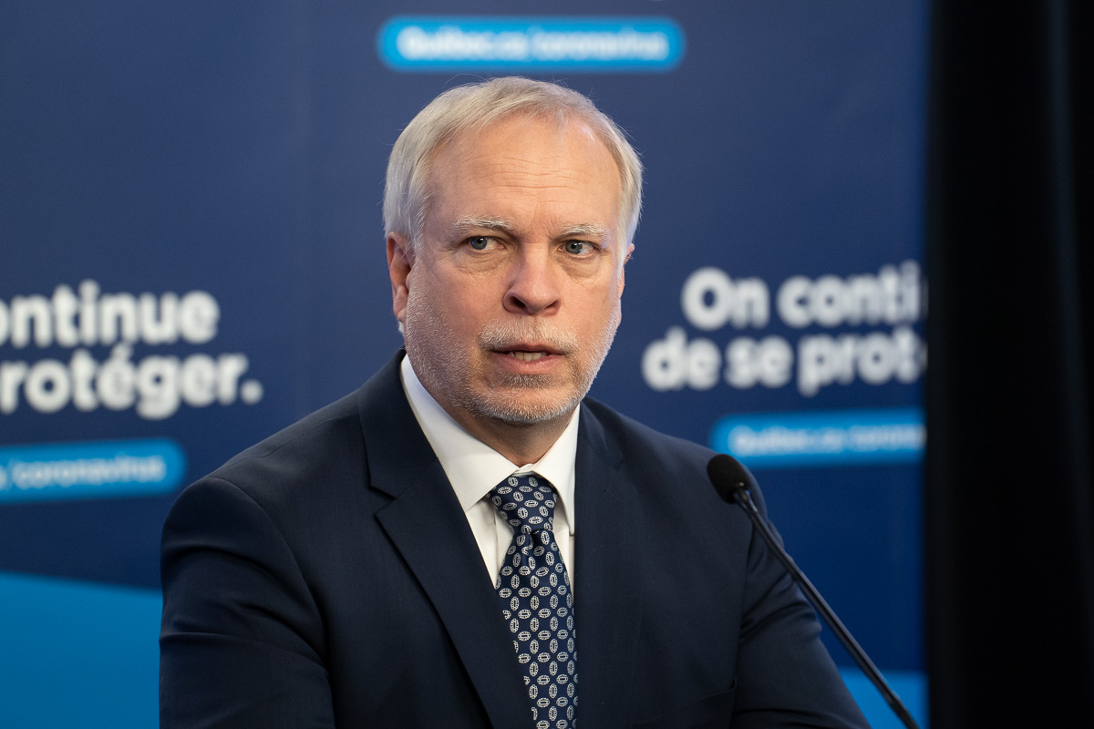 Pas de party si vous avez des symptômes, dit Boileau