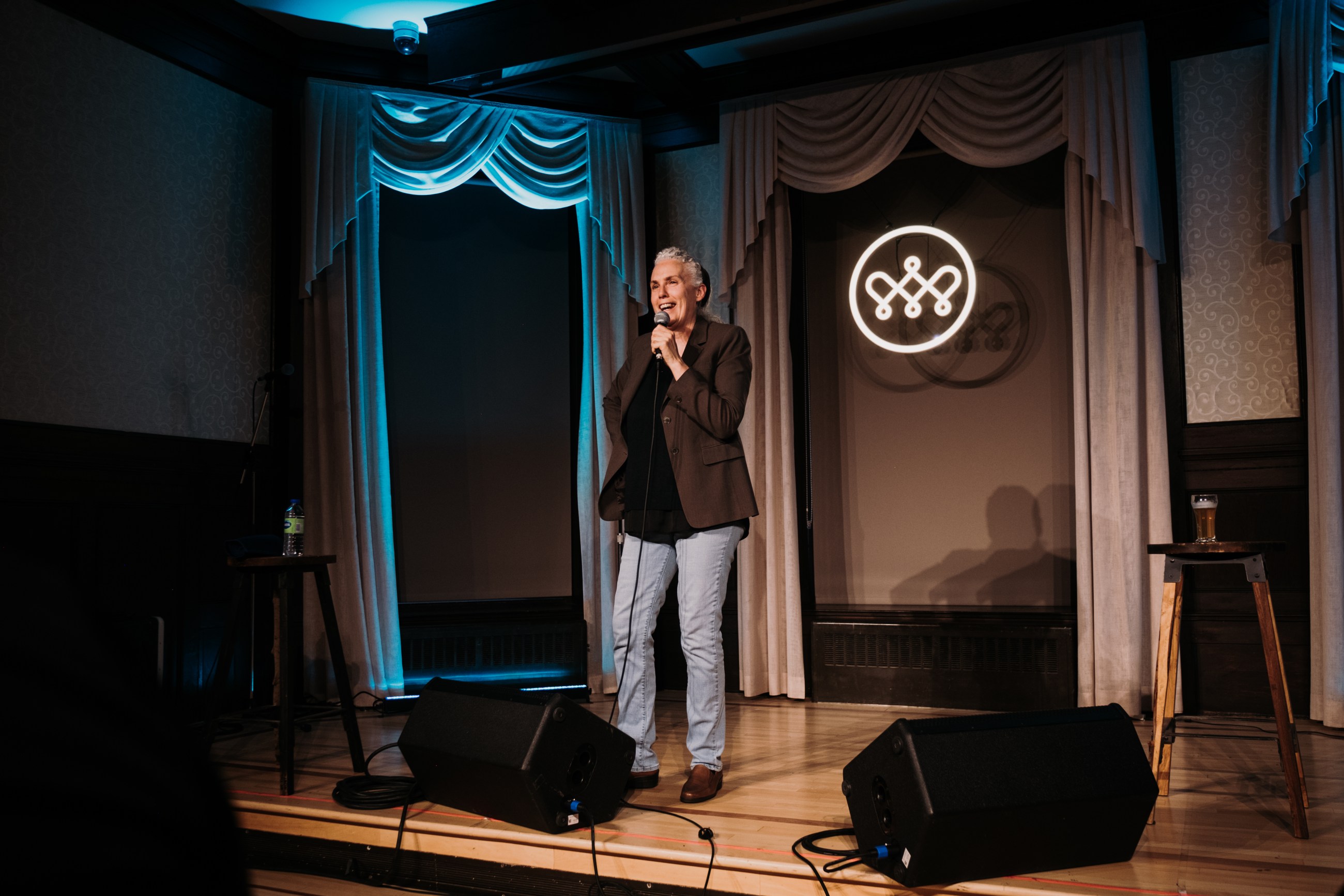 Heidi Foss: l’humoriste pince-sans-rire de l’Ouest-de-l’Île