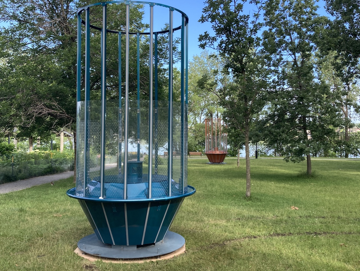 Une œuvre d'art interactive installée dans un parc de RDP