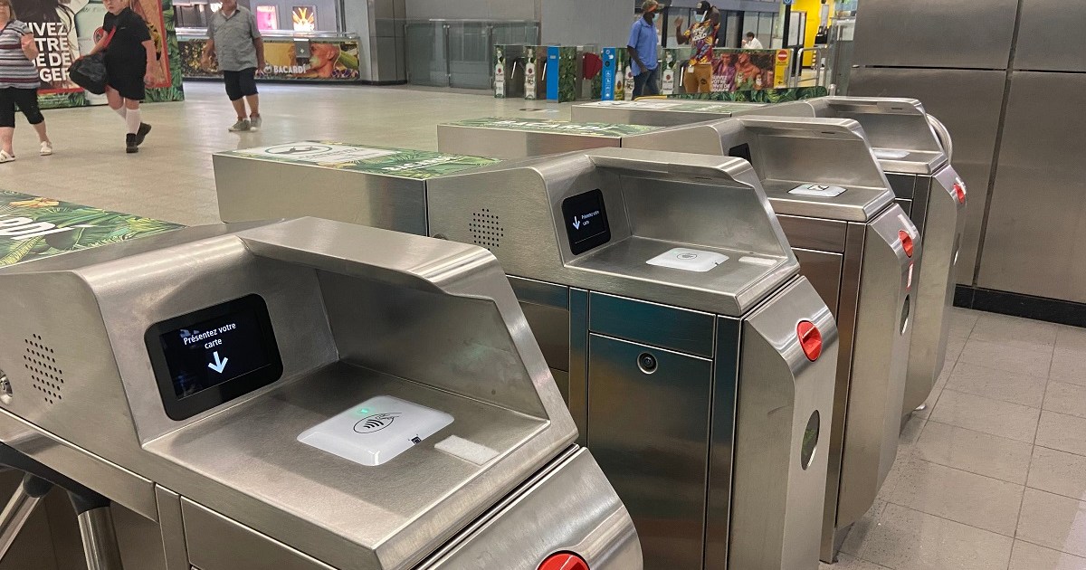 L'installation des nouveaux tourniquets dans le métro sur pause