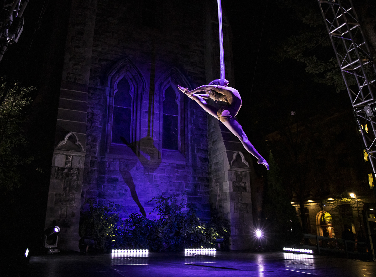 Le Monastère: du cirque sous le regard du p’tit Jésus