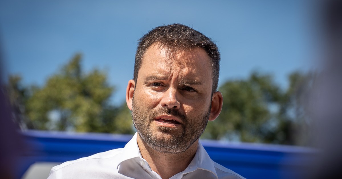 Une motion pour éviter de prêter serment au roi?