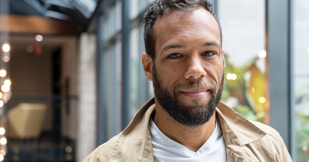 Balarama Holness lance un livre biographique