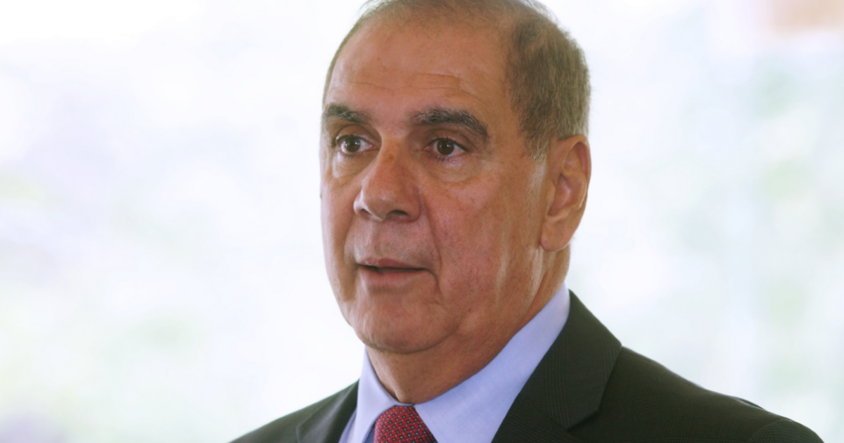 Luis Miranda à nouveau dans l'eau chaude