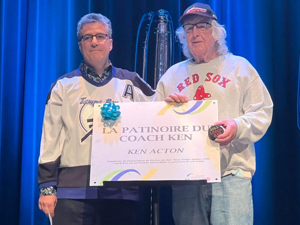L’Île-Bizard nomme une patinoire en l’honneur de «Coach Ken»