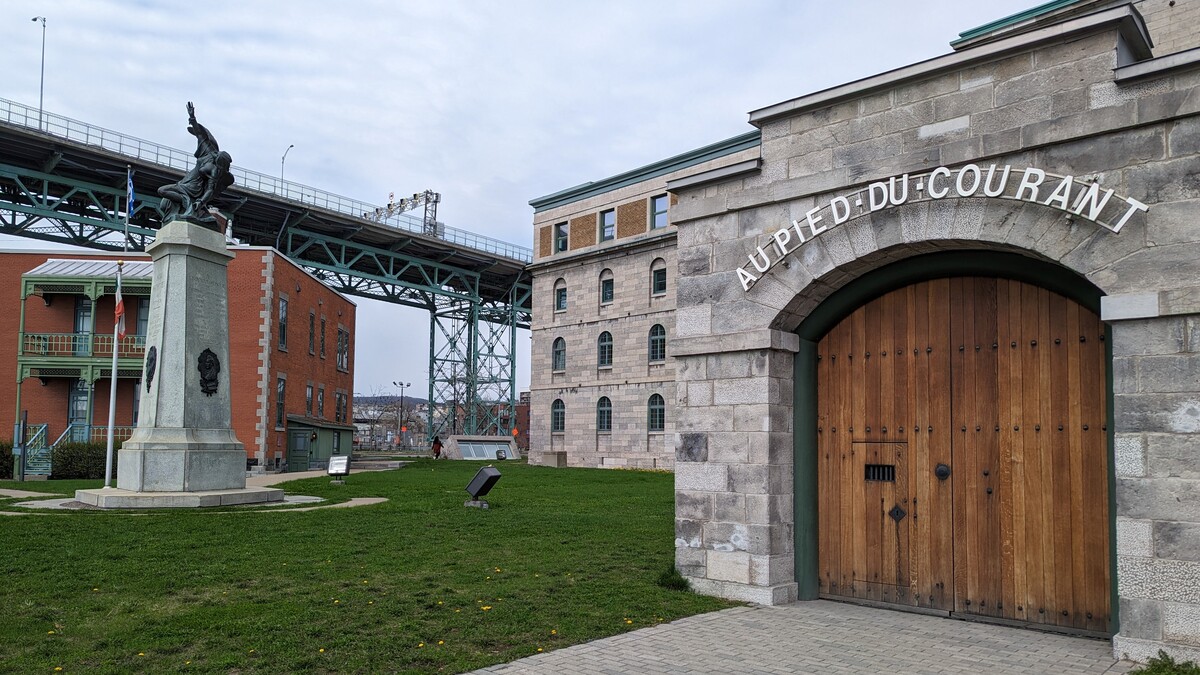 Derrière les barreaux de la Prison au Pied-du-Courant