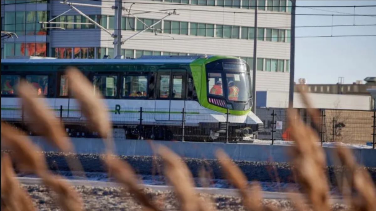 C'est officiel, le REM accueille ses premiers passagers