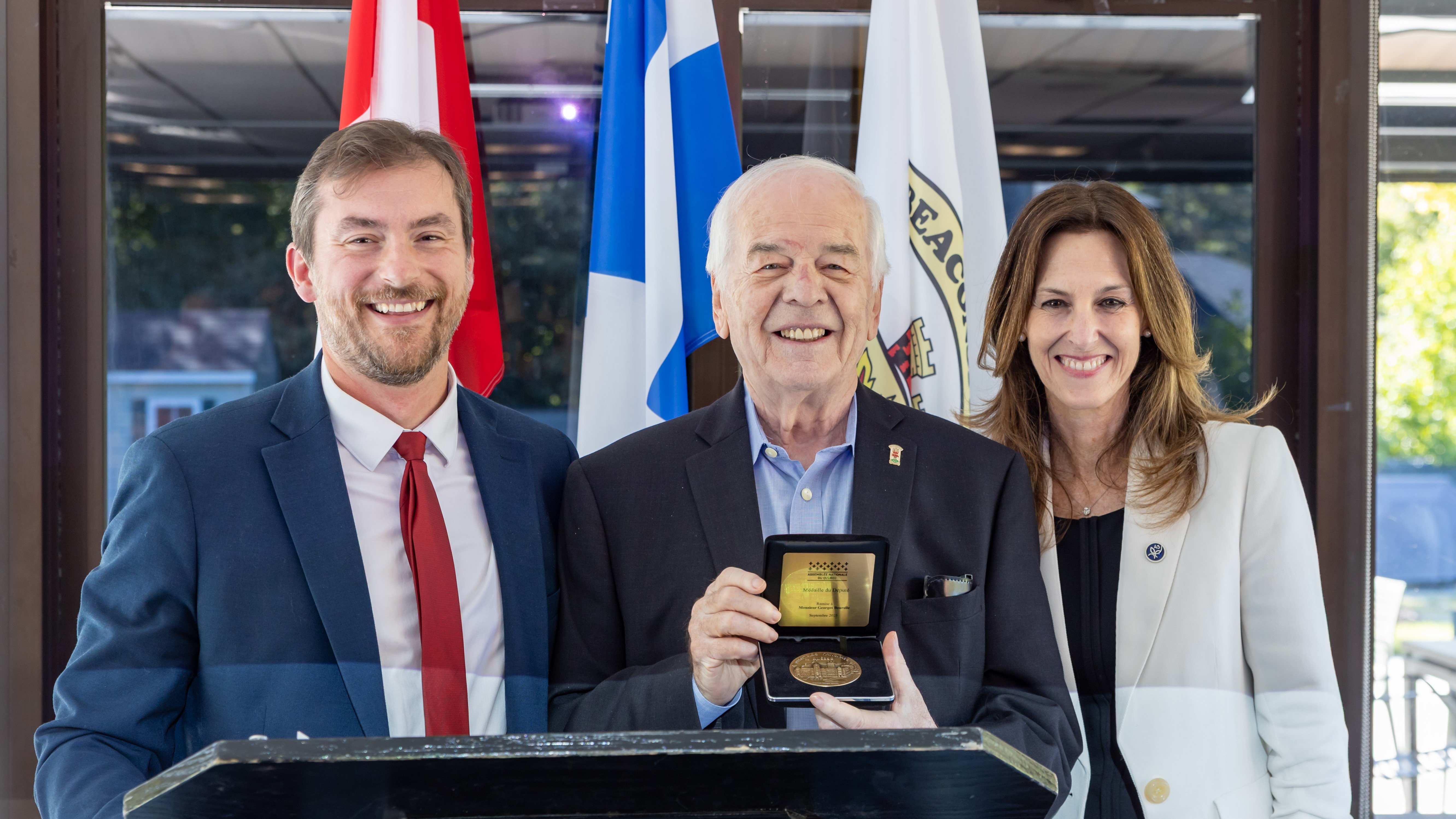 Beaconsfield: Georges Bourelle reçoit la médaille d'honneur